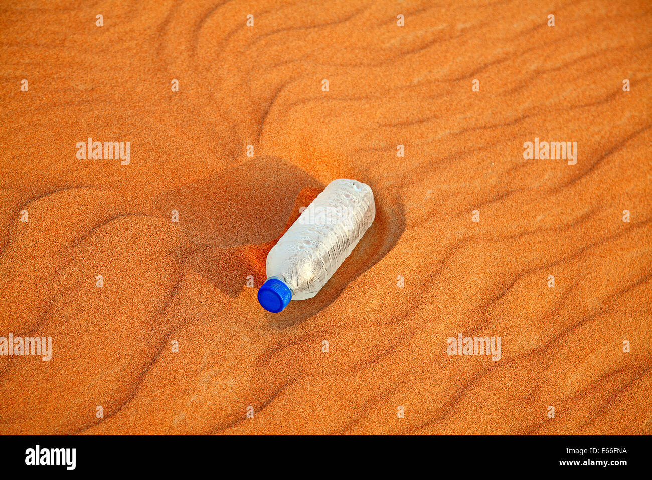 Red sand "Arabian desert" near Dubai, UAE Stock Photo - Alamy
