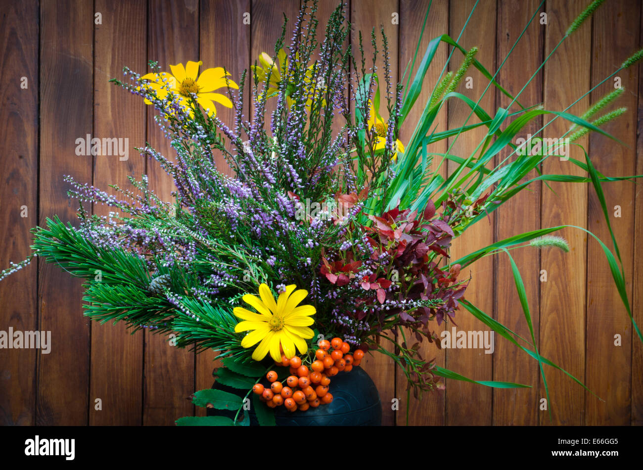 autumn bouquet made of forest plants Stock Photo - Alamy