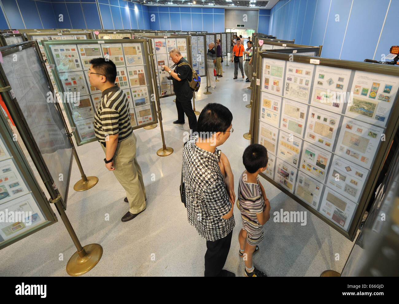 Nanjing, China's Jiangsu Province. 16th Aug, 2014. Civilians and stamp ...