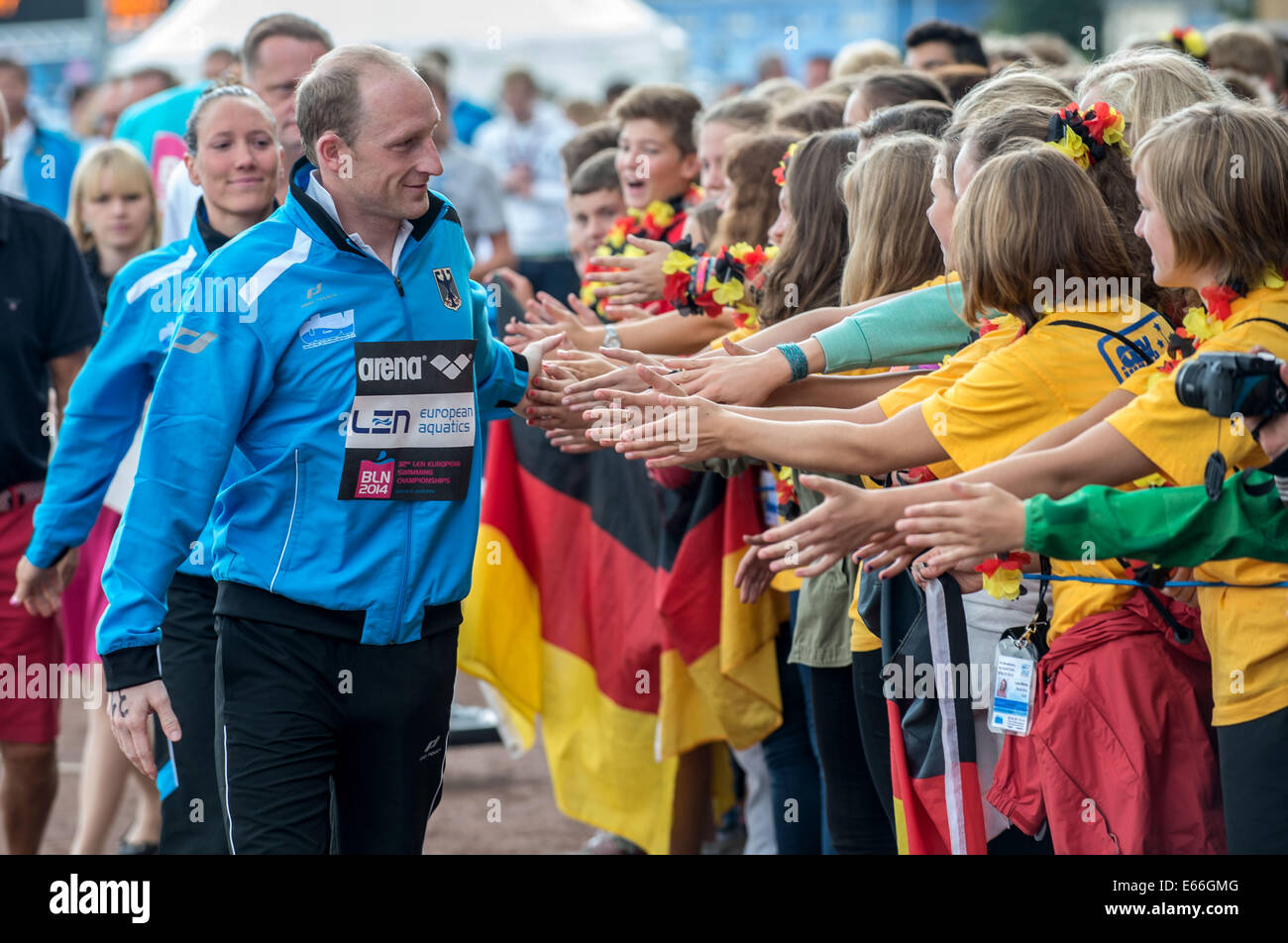Berlin, Germany. 16th Aug, 2014. Thomas Lurz (front) and Isabelle ...