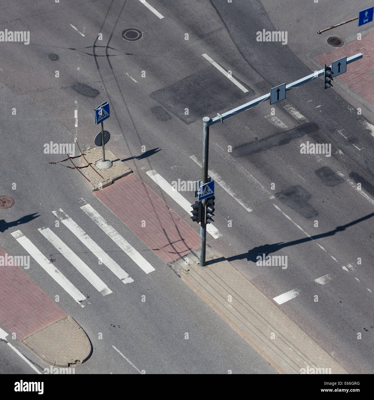 Intersection markings hi-res stock photography and images - Alamy