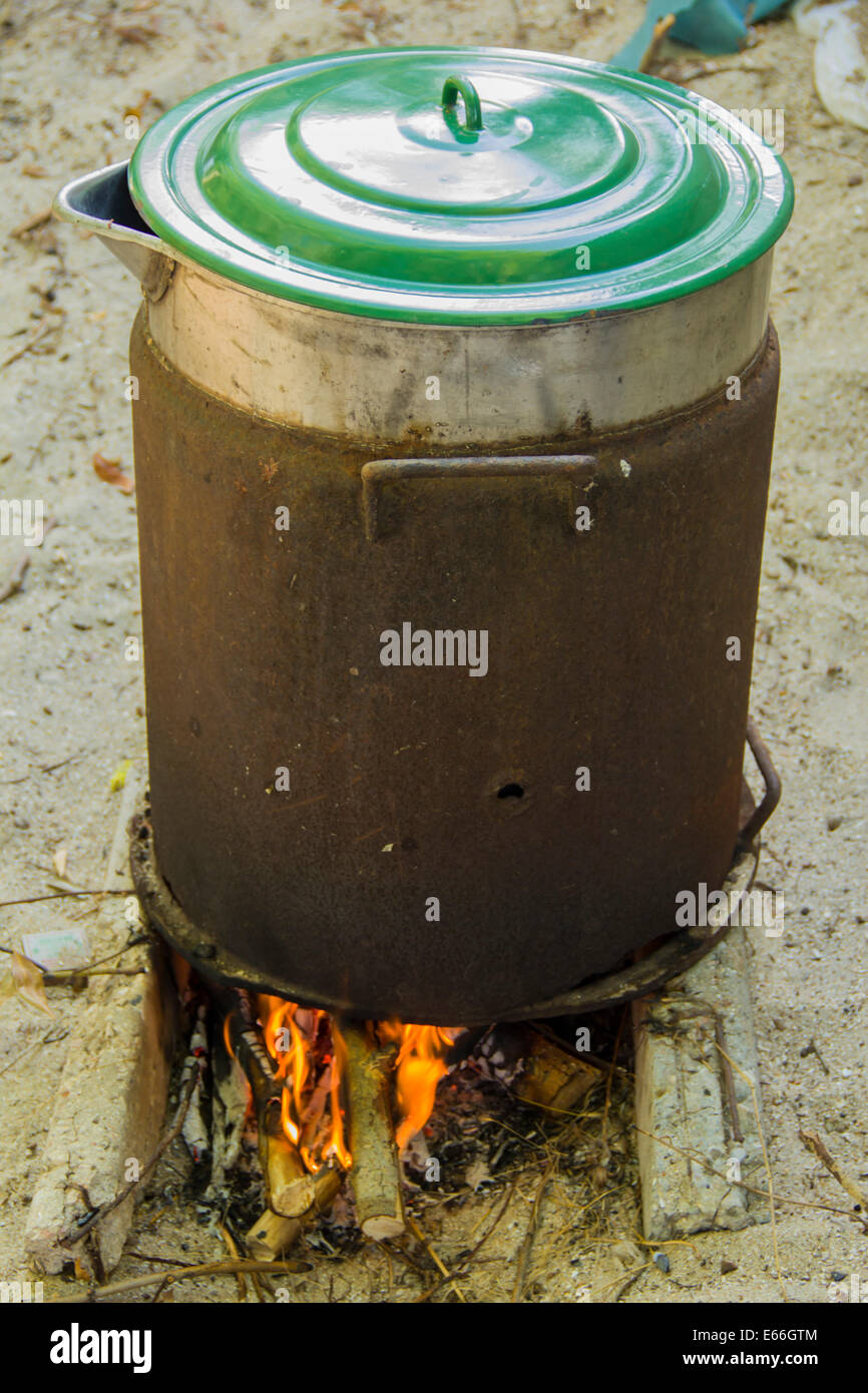 Pan fire hi-res stock photography and images - Alamy