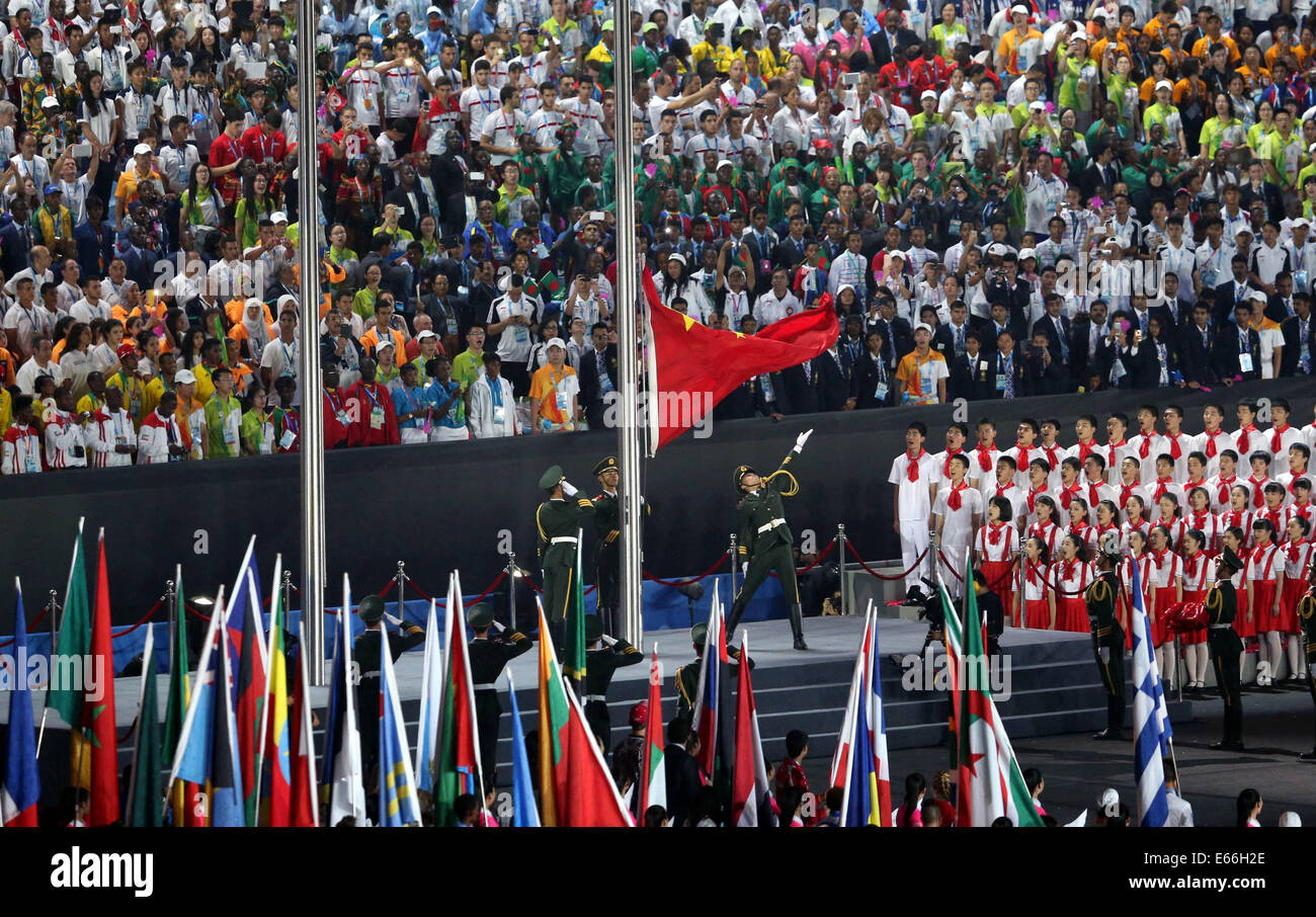 (140816) -- NANJING, Aug. 16, 2014 (Xinhua) -- The national flag of ...