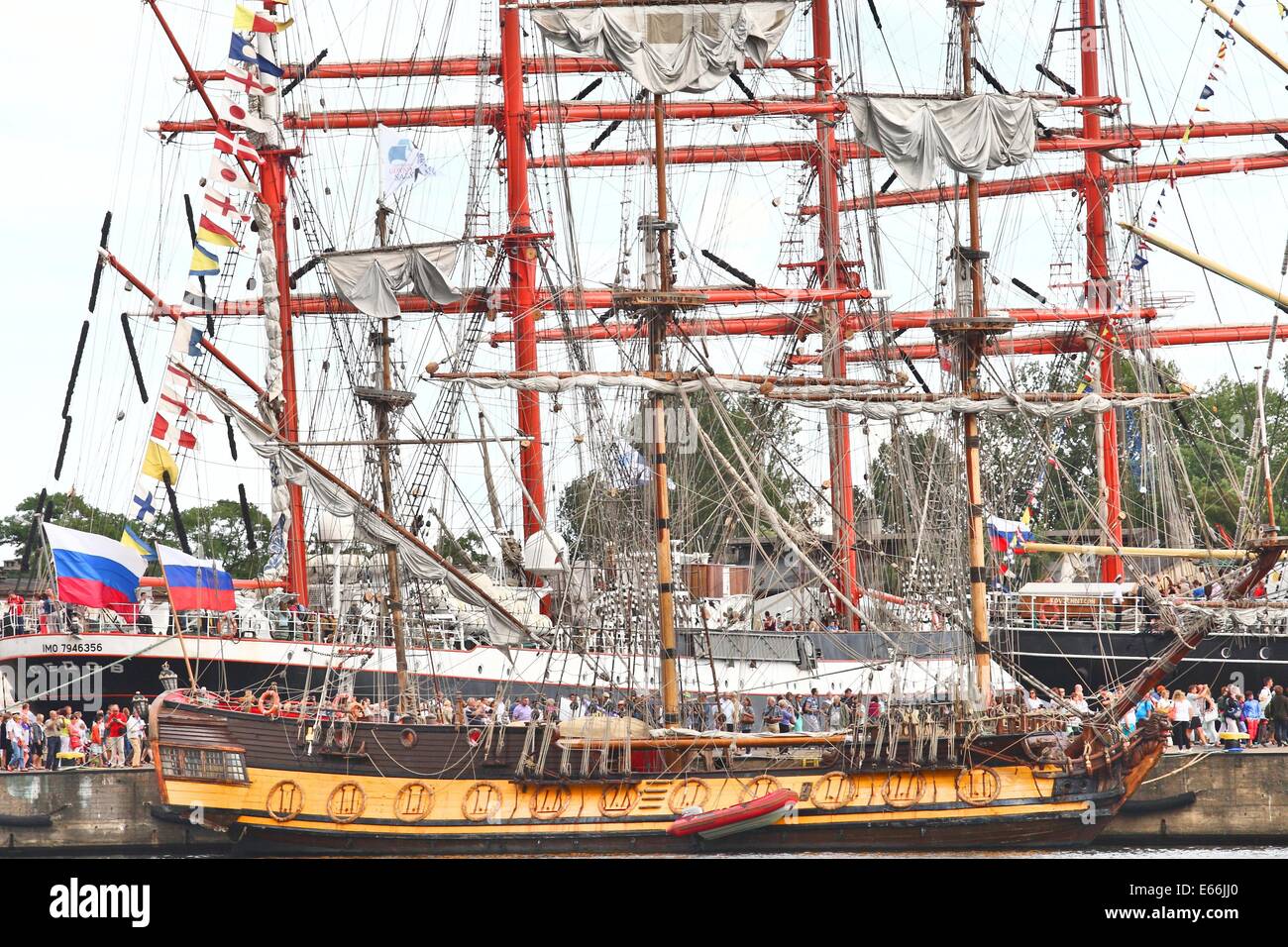 Tall ships racre hi-res stock photography and images - Alamy
