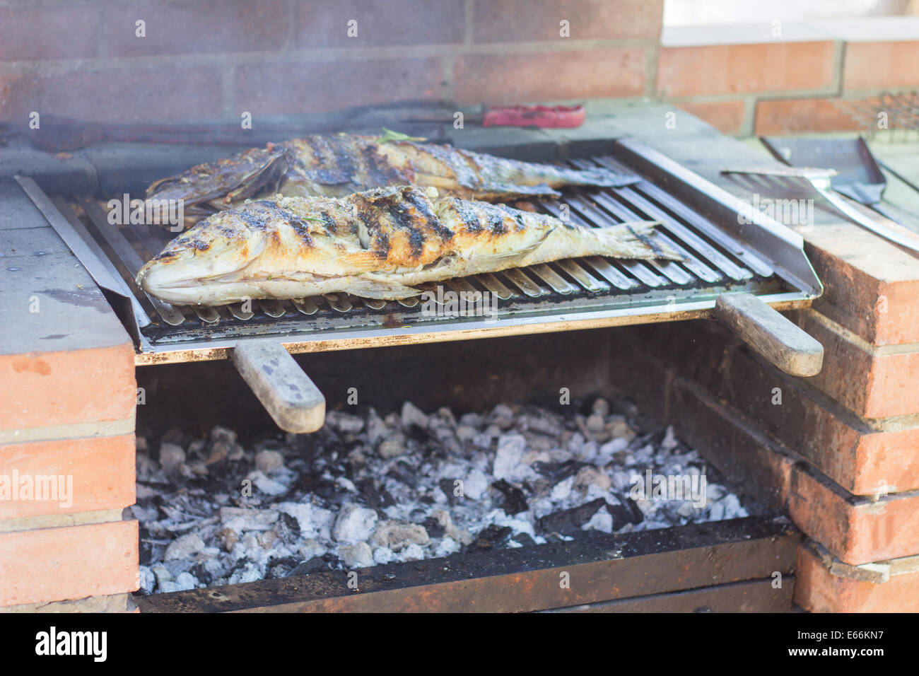 grill fish prepared cooked seafood grilled fishes coal Stock Photo - Alamy