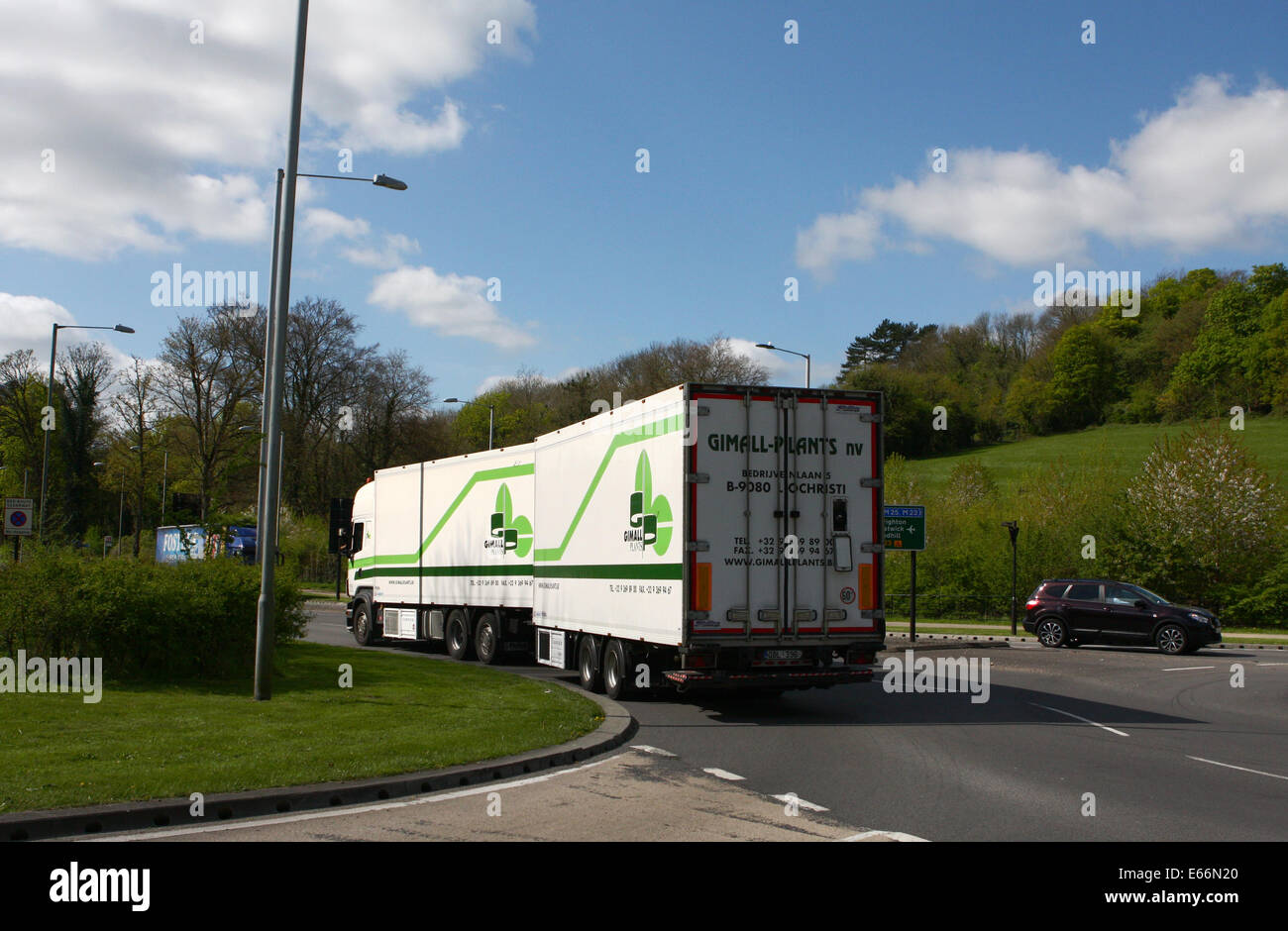 Truck in the roundabout hi-res stock photography and images - Alamy