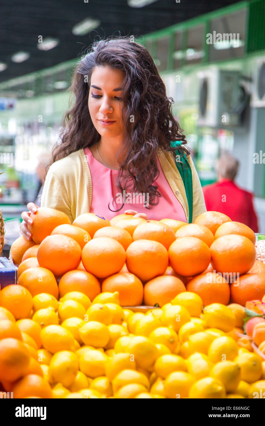 Young woman buying fruit at the market Stock Photo - Alamy