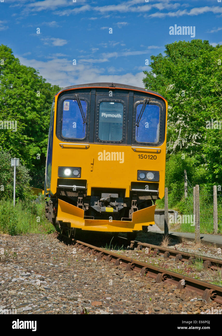 Diesel multiple unit train leaving hi-res stock photography and images ...