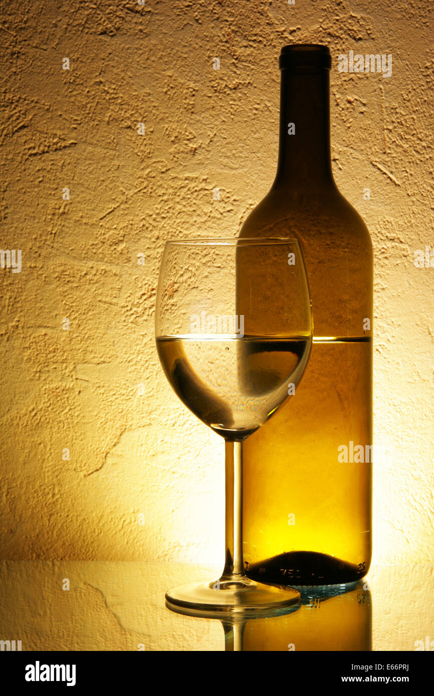 White wine glass bottle hi-res stock photography and images - Alamy