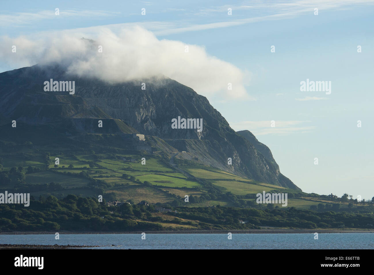 Slate mountainside on the Welsh coastline Stock Photo - Alamy
