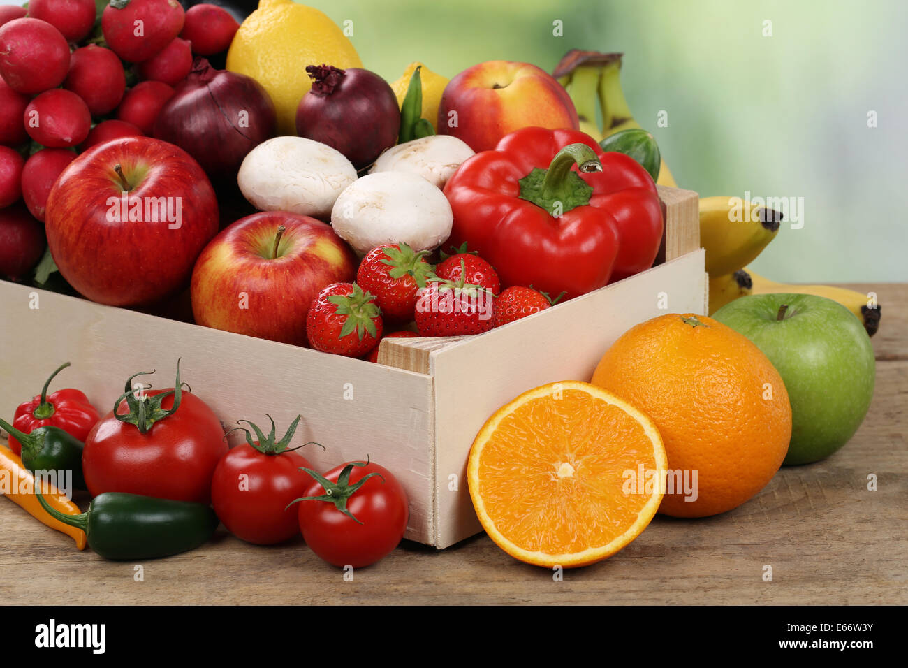 Vegetables in a box hi-res stock photography and images - Alamy