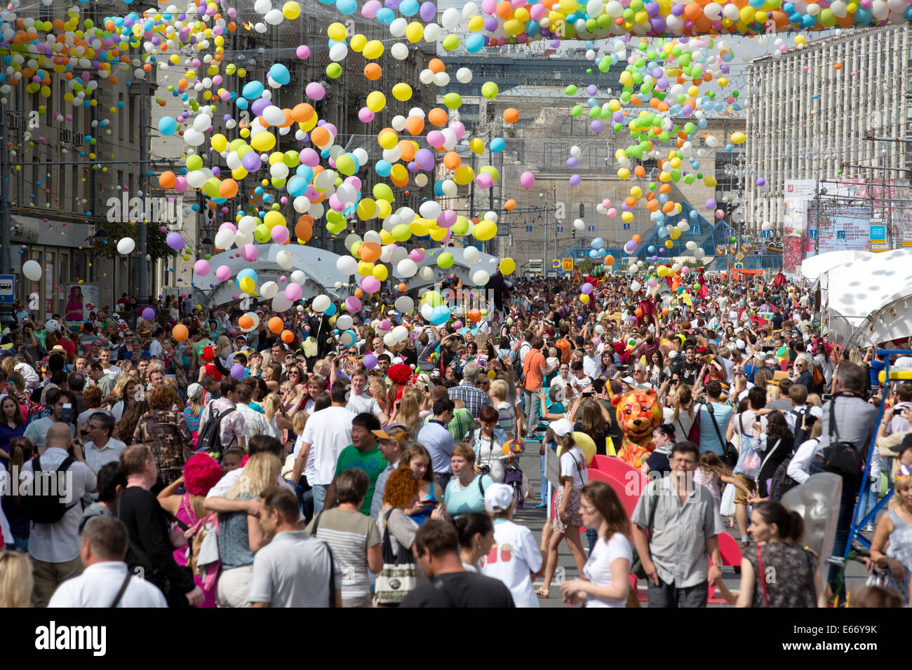 Moscow, Russia. 16th Aug 2014. Fruit carnival and parade are part of ...