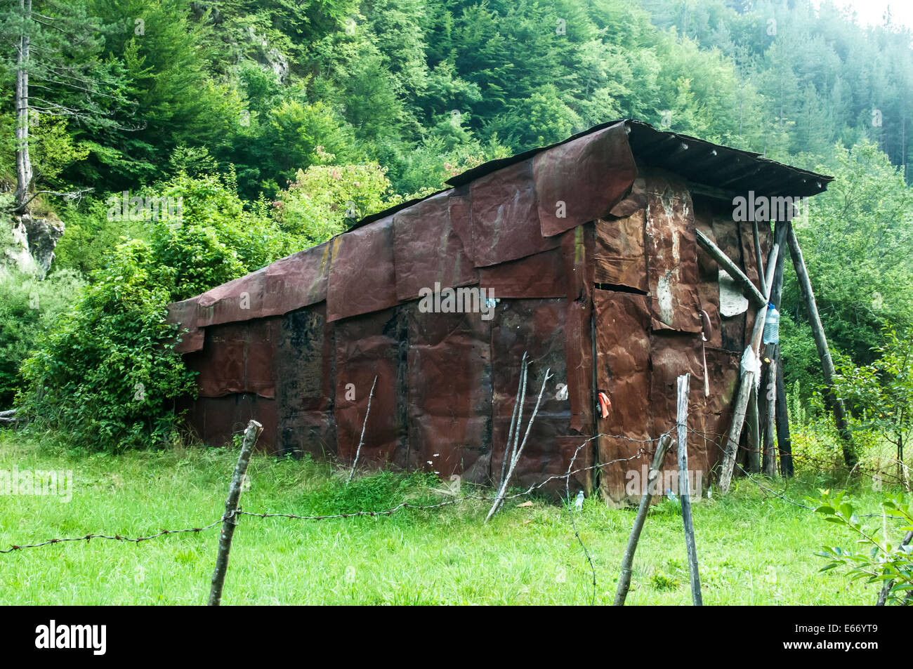 Grunge mountain tin cabin Stock Photo - Alamy