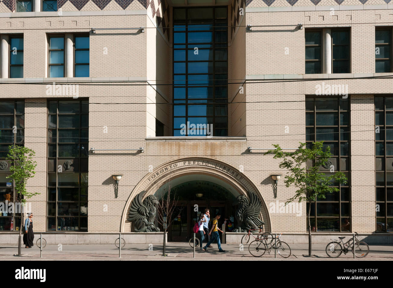 Lillian H. Smith branch, Toronto Public Library downtown Stock Photo ...