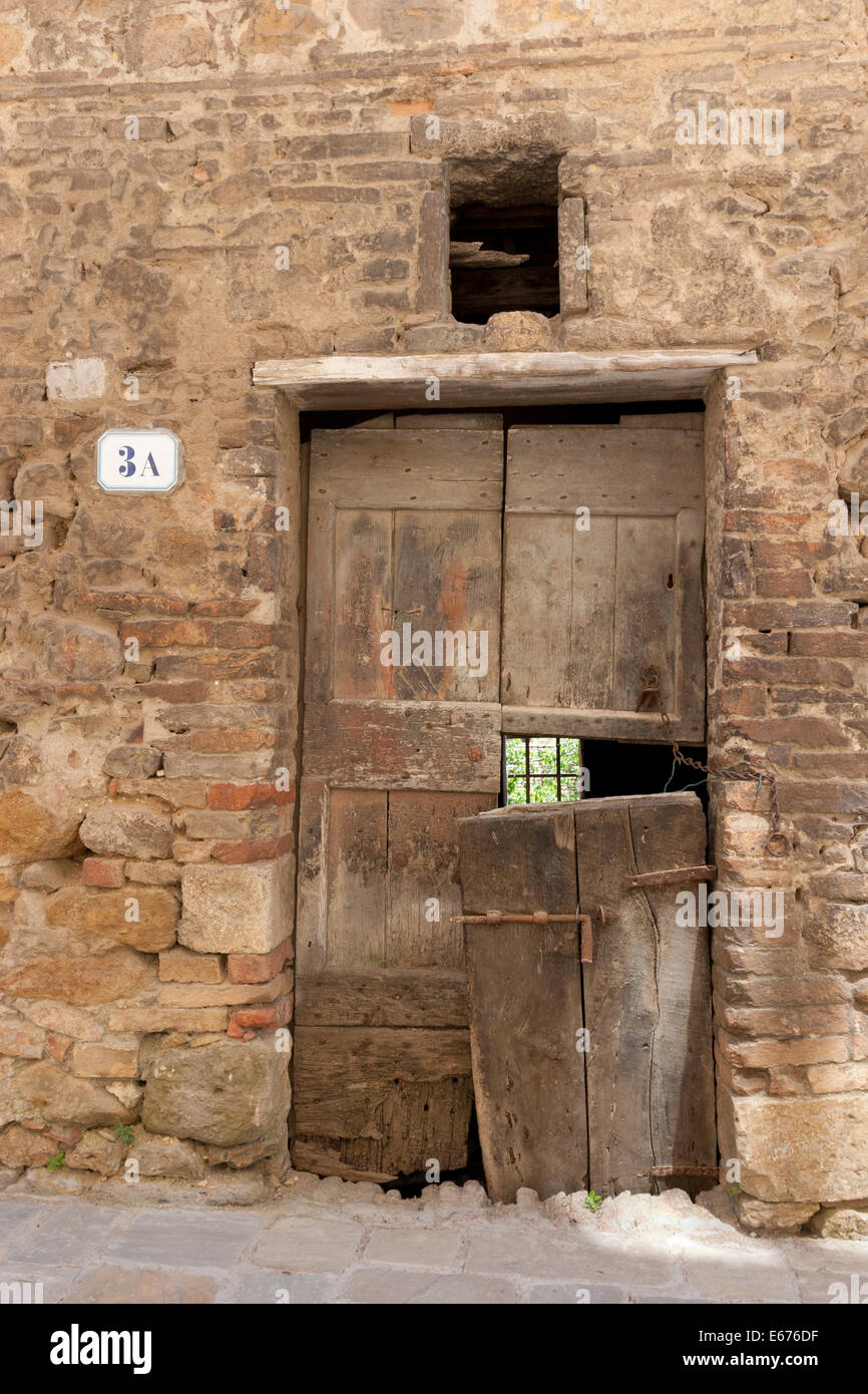 Derelict door, Tuscany, Italy Stock Photo - Alamy