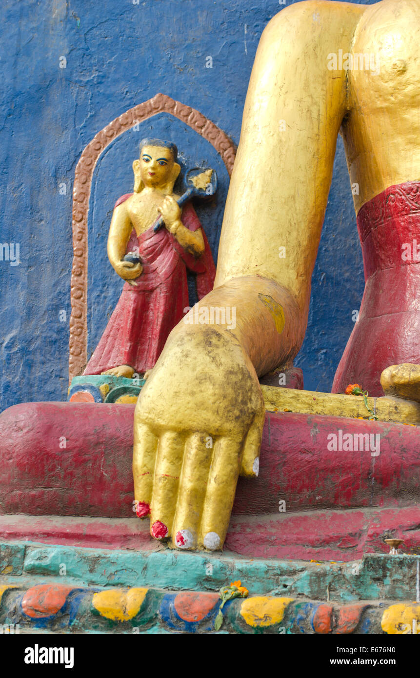 Folded hands statue hi-res stock photography and images - Alamy
