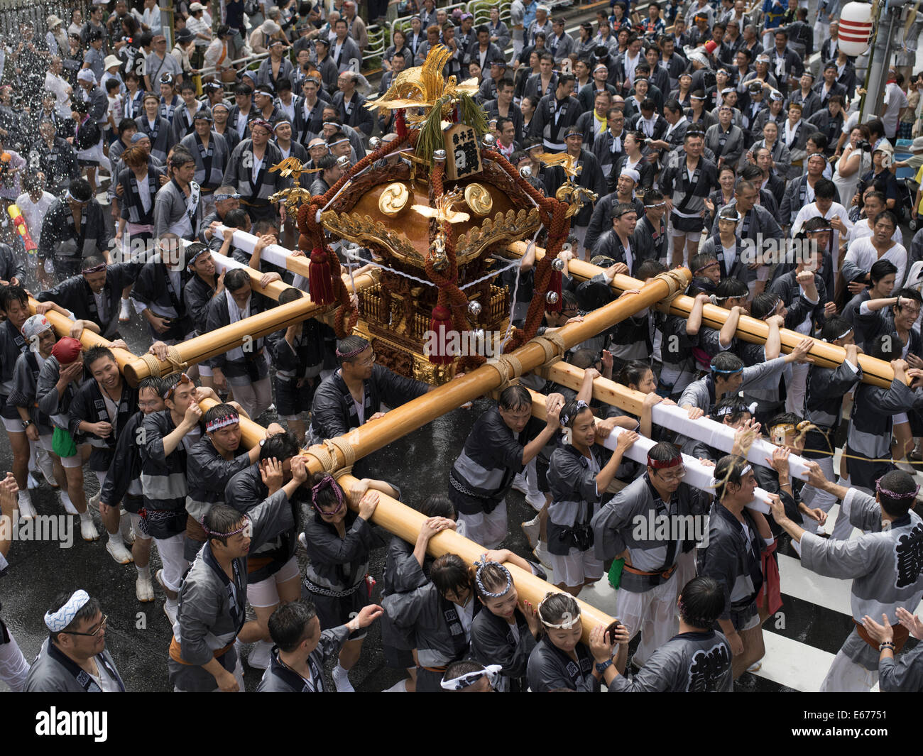 Tokyo, Japan. 17th Aug 2014. Fukagawa Fetival aka water throwing ...