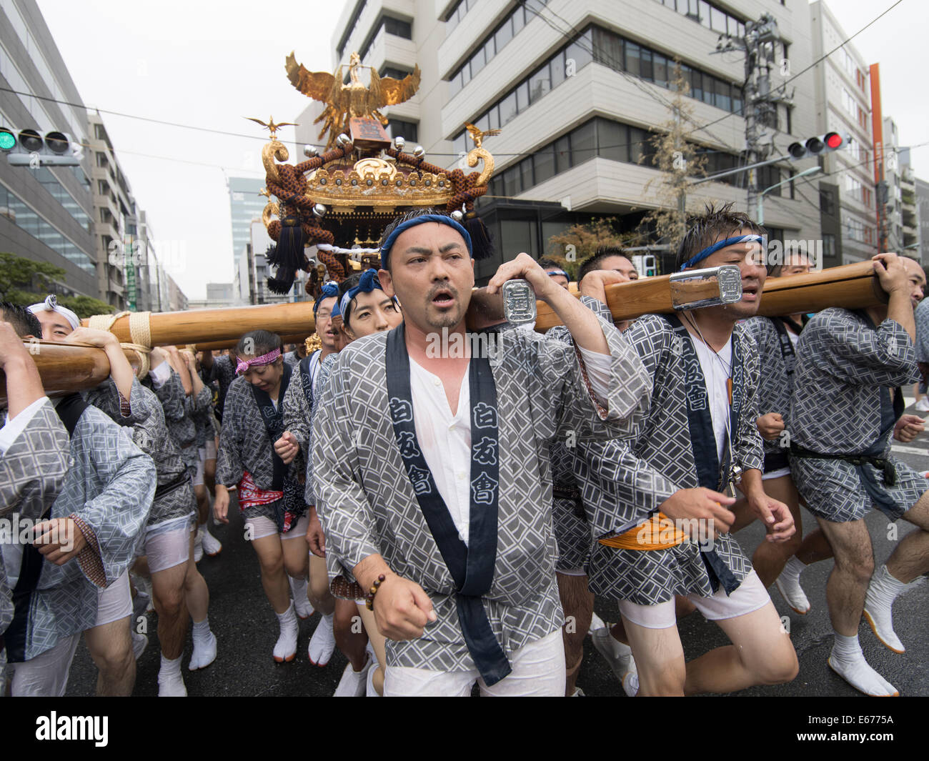 Tokyo, Japan. 17th Aug 2014. Fukagawa Fetival aka water throwing ...