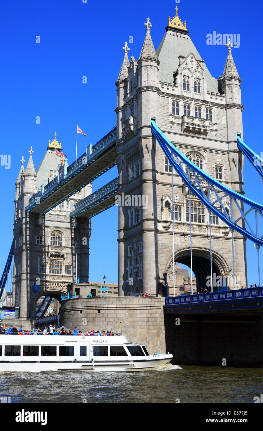 Tower bridge from Shad Thames, London, England Stock Photo - Alamy