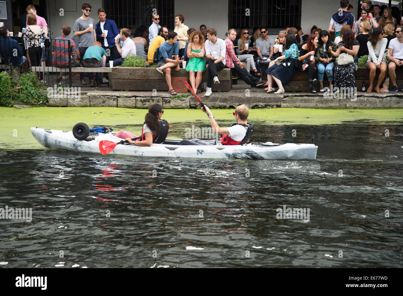 Hackney Wick - the canal with canoeists and café Stock Photo - Alamy