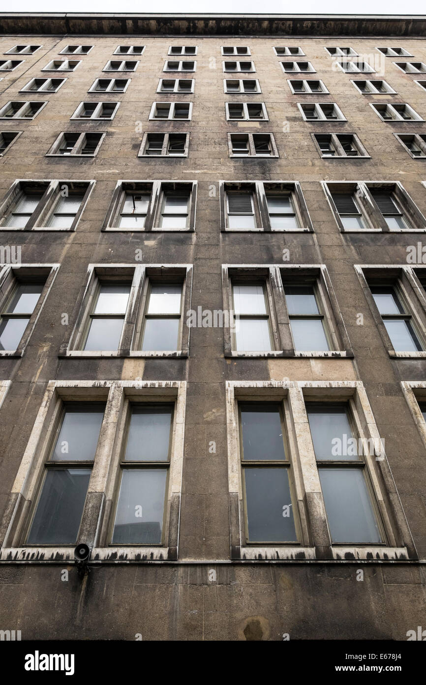 Terminal buildings in airport hi-res stock photography and images - Alamy