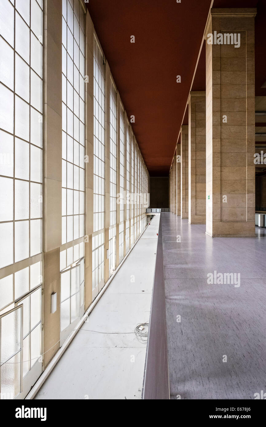 Terminal buildings hi-res stock photography and images - Alamy