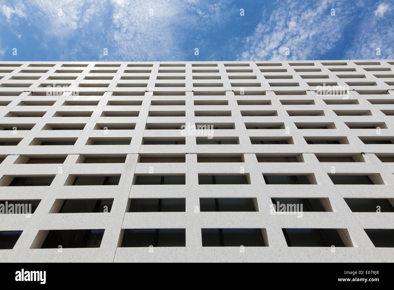 Modern concrete building hi-res stock photography and images - Alamy