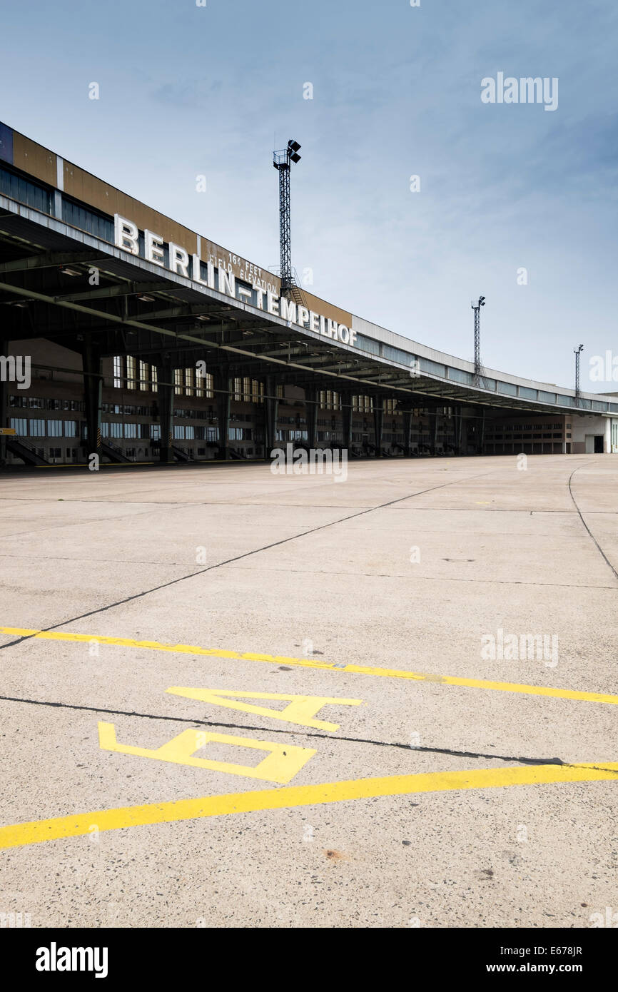 World war ii airpot hi-res stock photography and images - Alamy