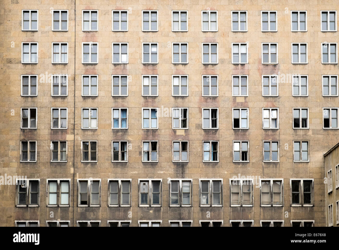 Terminal buildings hi-res stock photography and images - Alamy