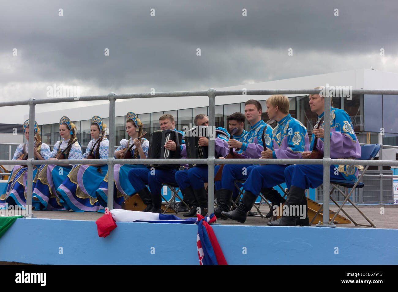 Group musicians folk music festival hi-res stock photography and images ...