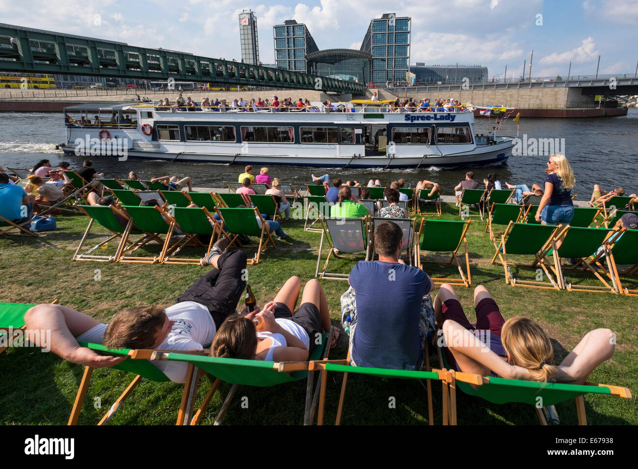 Outdoor cafe bar hi-res stock photography and images - Alamy