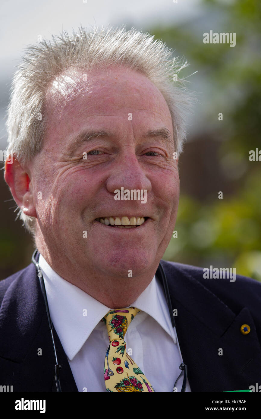 Roddy llewellyn hi-res stock photography and images - Alamy