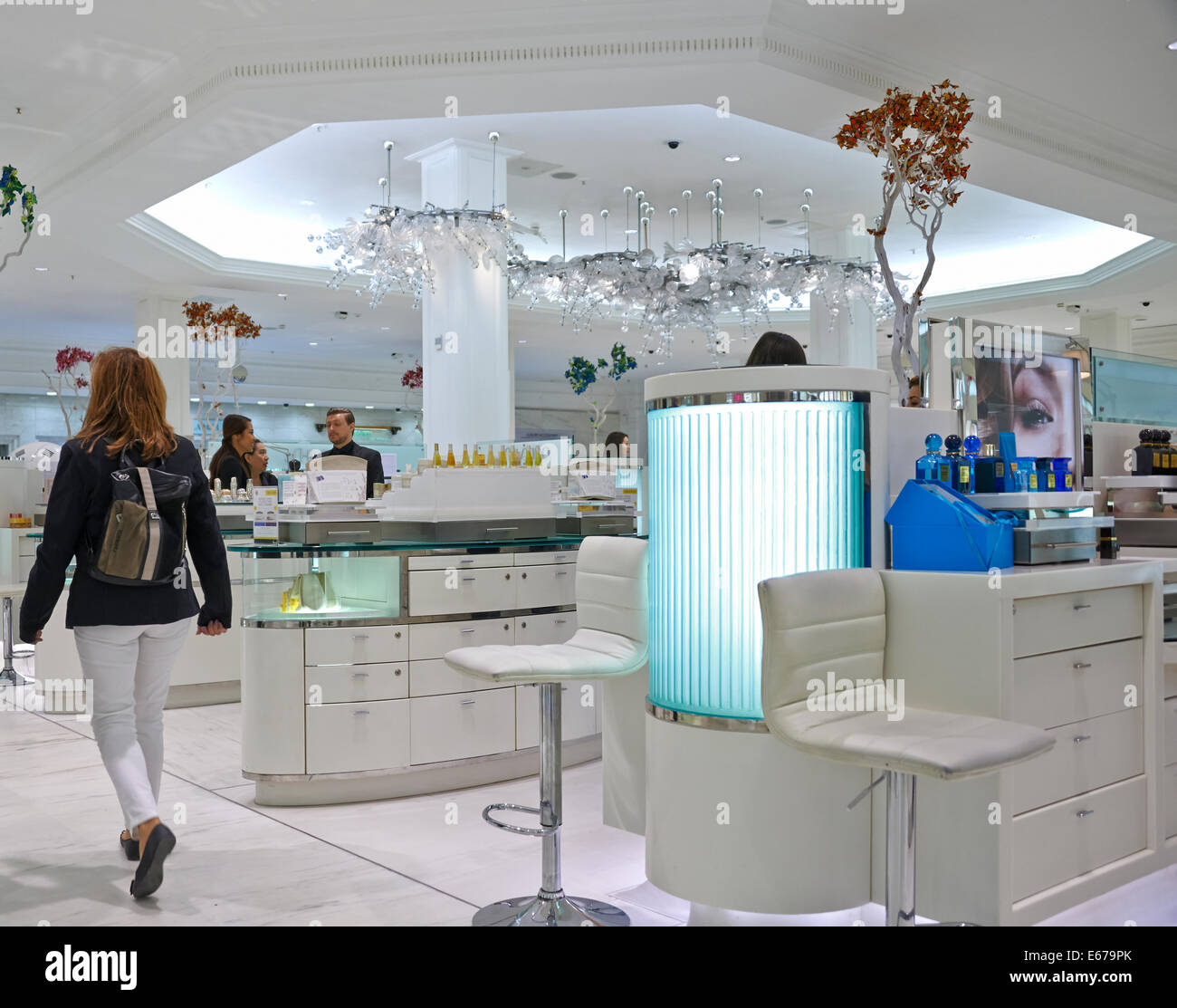 Harrods food halls hi-res stock photography and images - Alamy