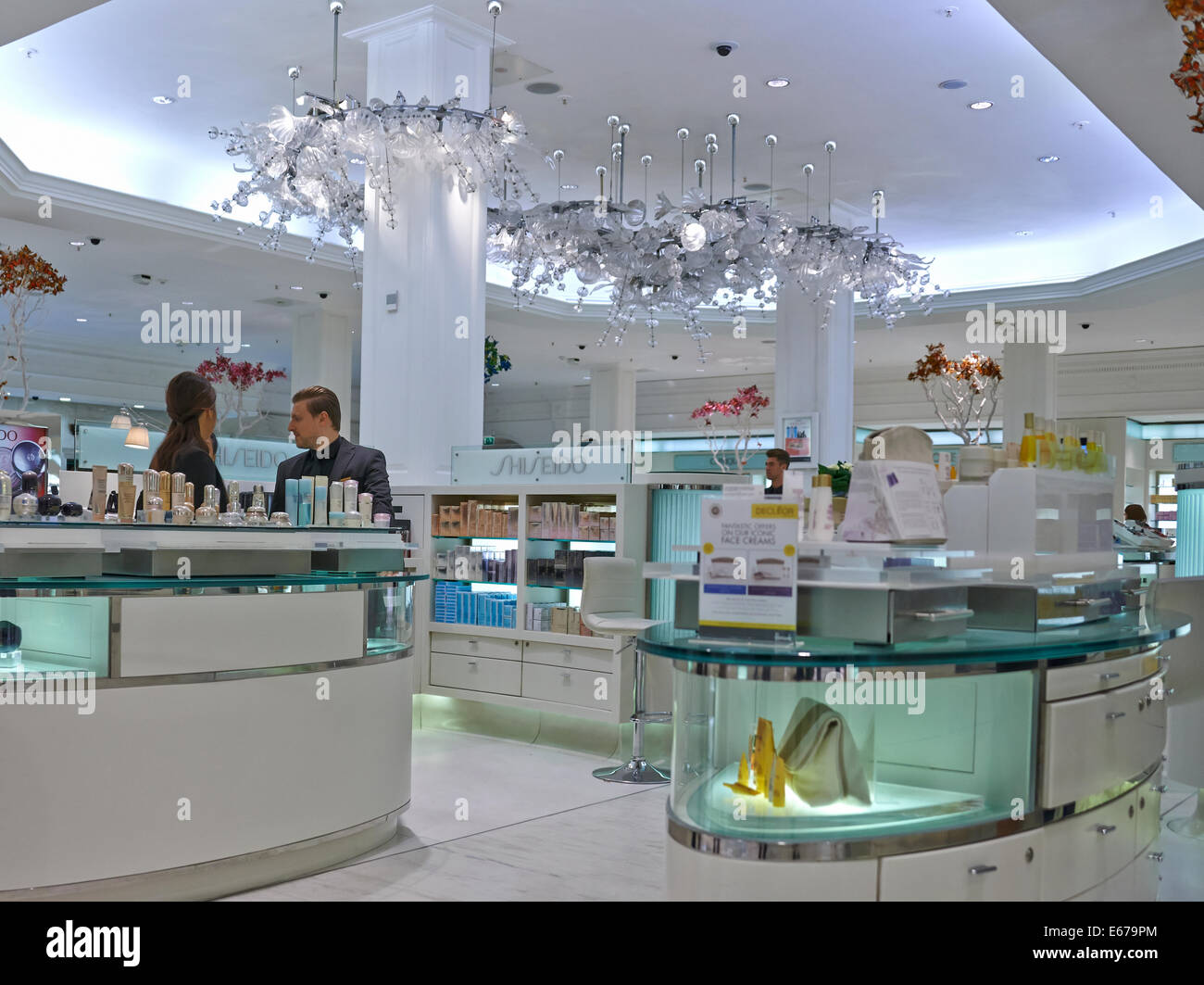 Harrods food halls hi-res stock photography and images - Alamy
