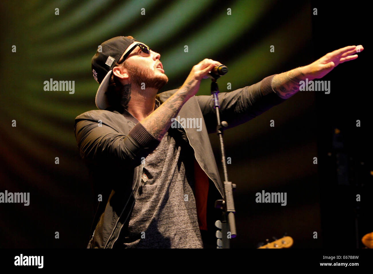 James arthur stage hi-res stock photography and images - Alamy