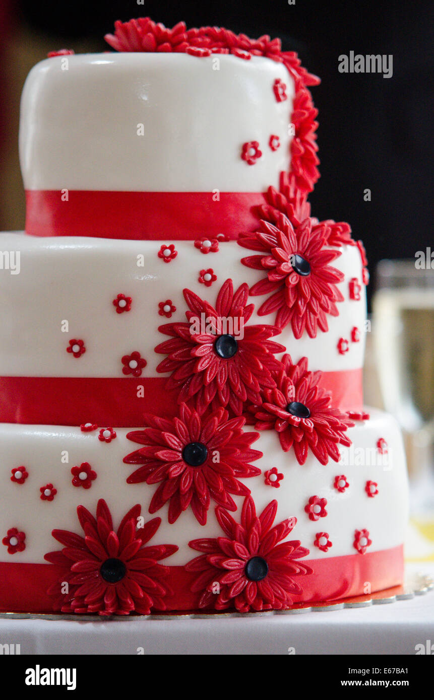 Wedding cake with red flowers Stock Photo - Alamy