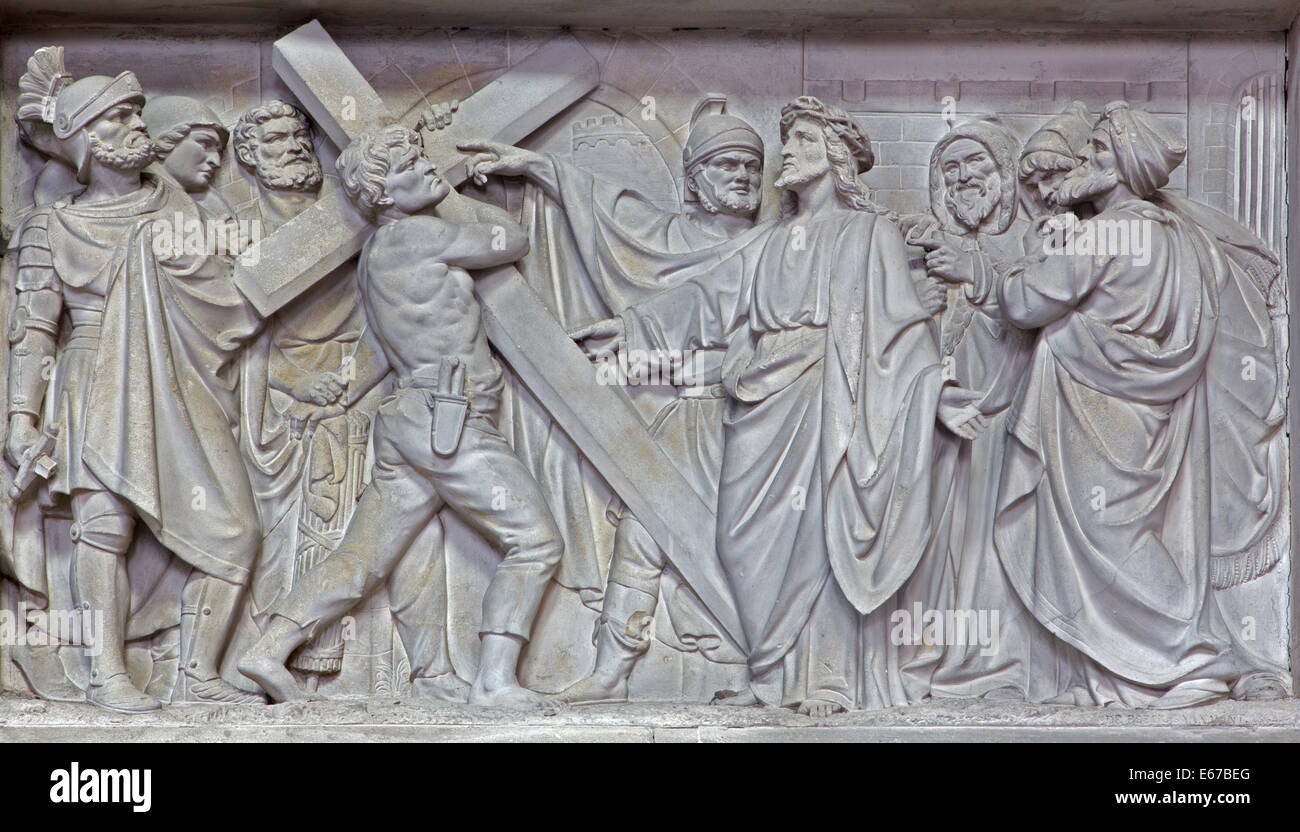 Jesus carries the cross hi-res stock photography and images - Alamy