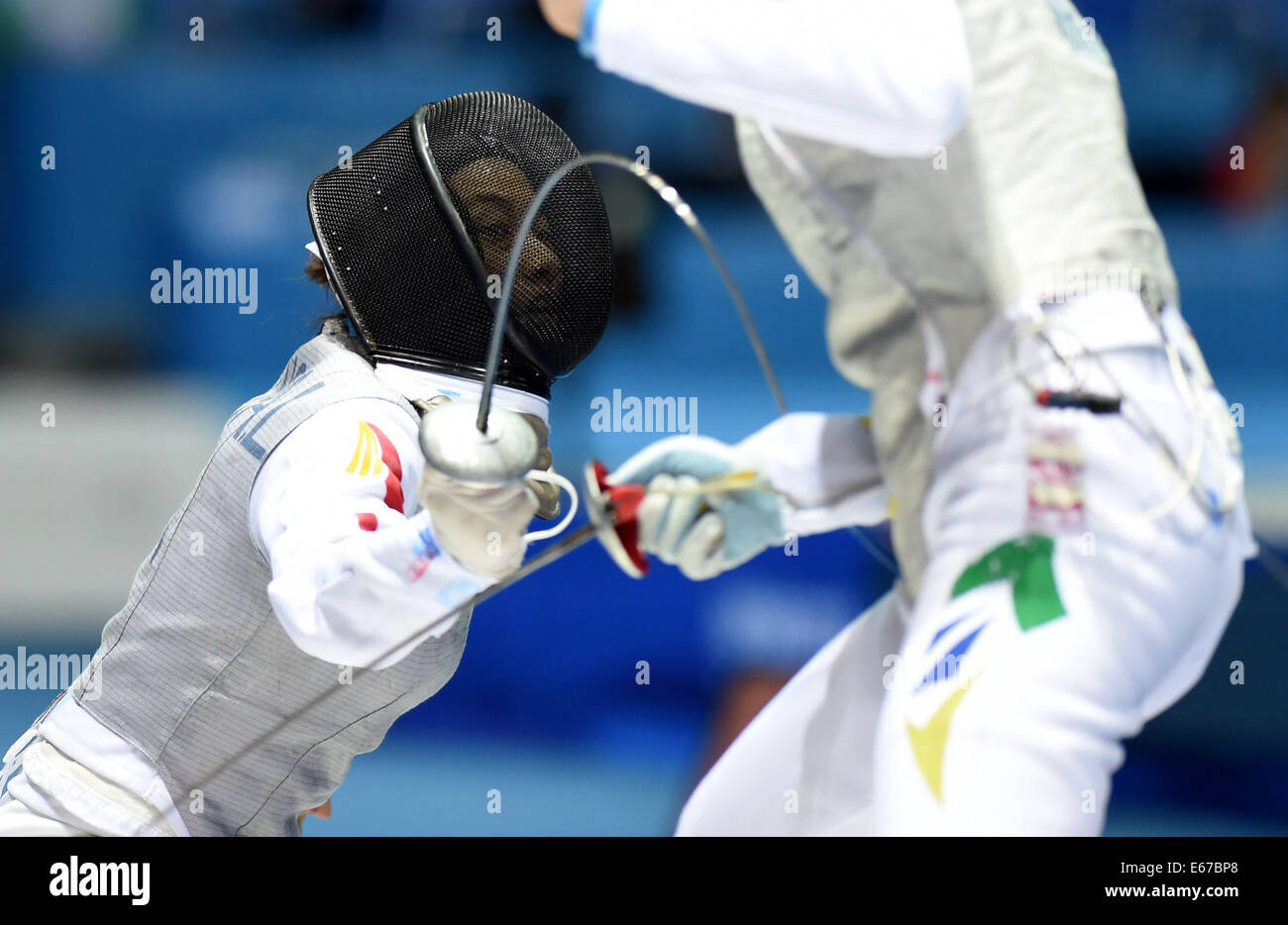 (140817) -- NANJING, Aug. 17, 2014 (Xinhua) -- Bronze medalist Huang ...