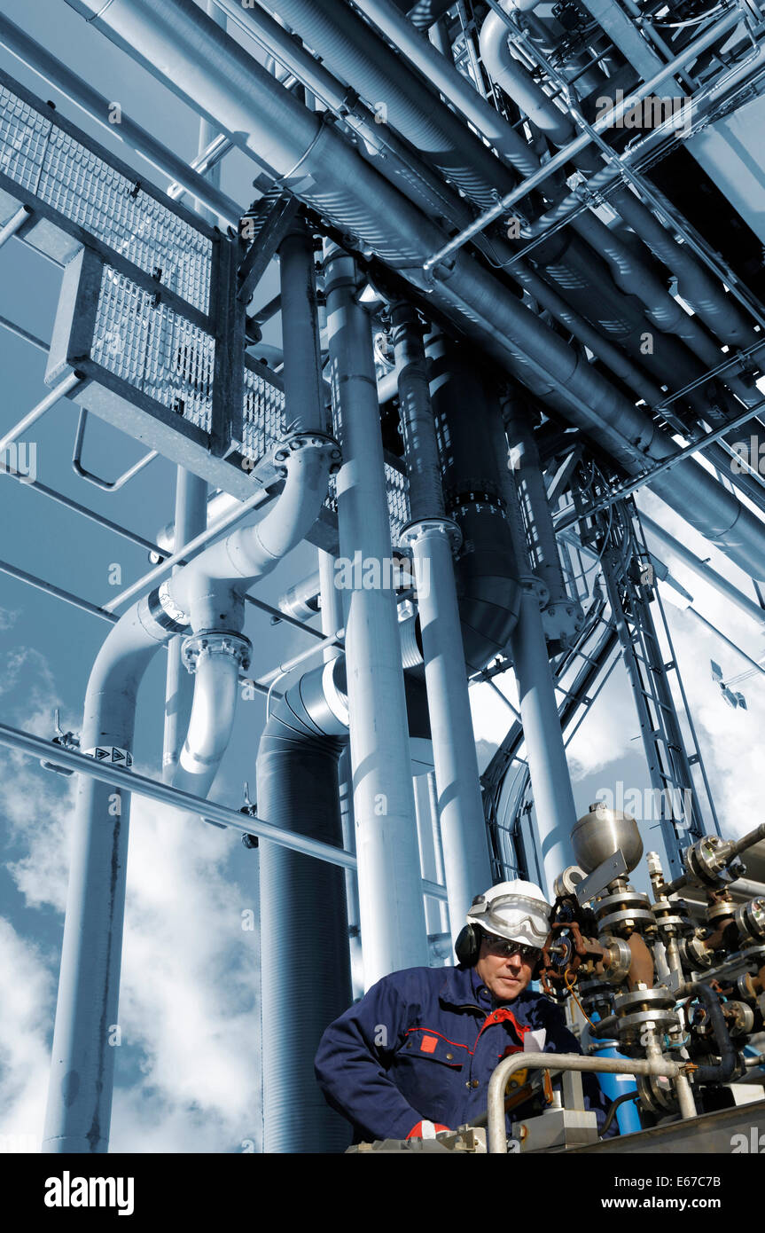 Refinery construction hi-res stock photography and images - Alamy