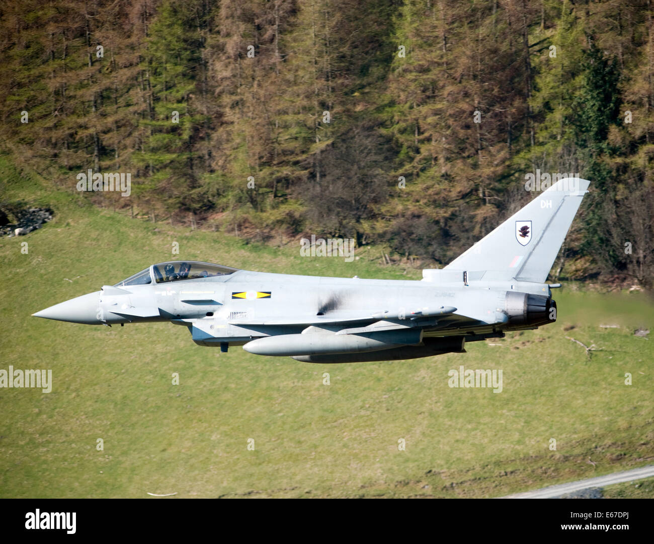 Mach loop low flying jet hi-res stock photography and images - Alamy