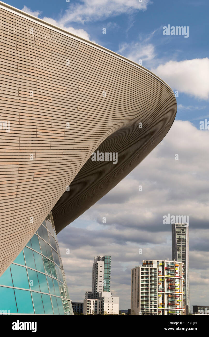 Curve Design Roof Building High Resolution Stock Photography and Images ...