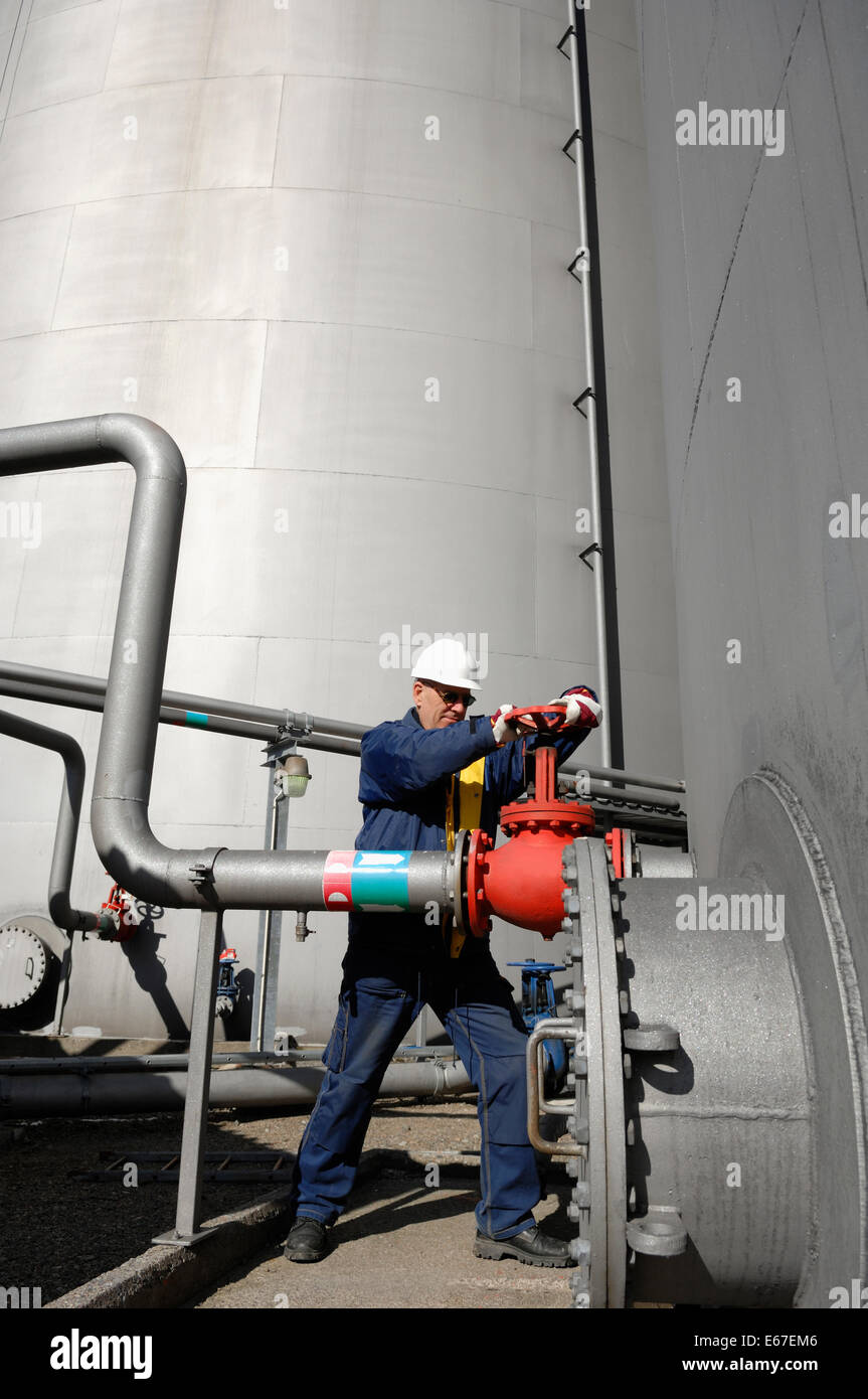Oil worker hi-res stock photography and images - Alamy