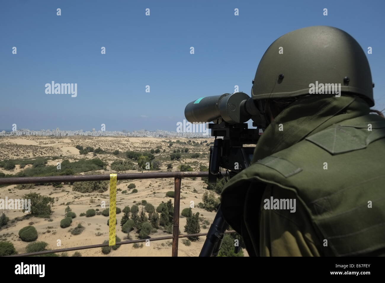 An Israeli soldier from the Field Intelligence Corps scans Ashdod ...