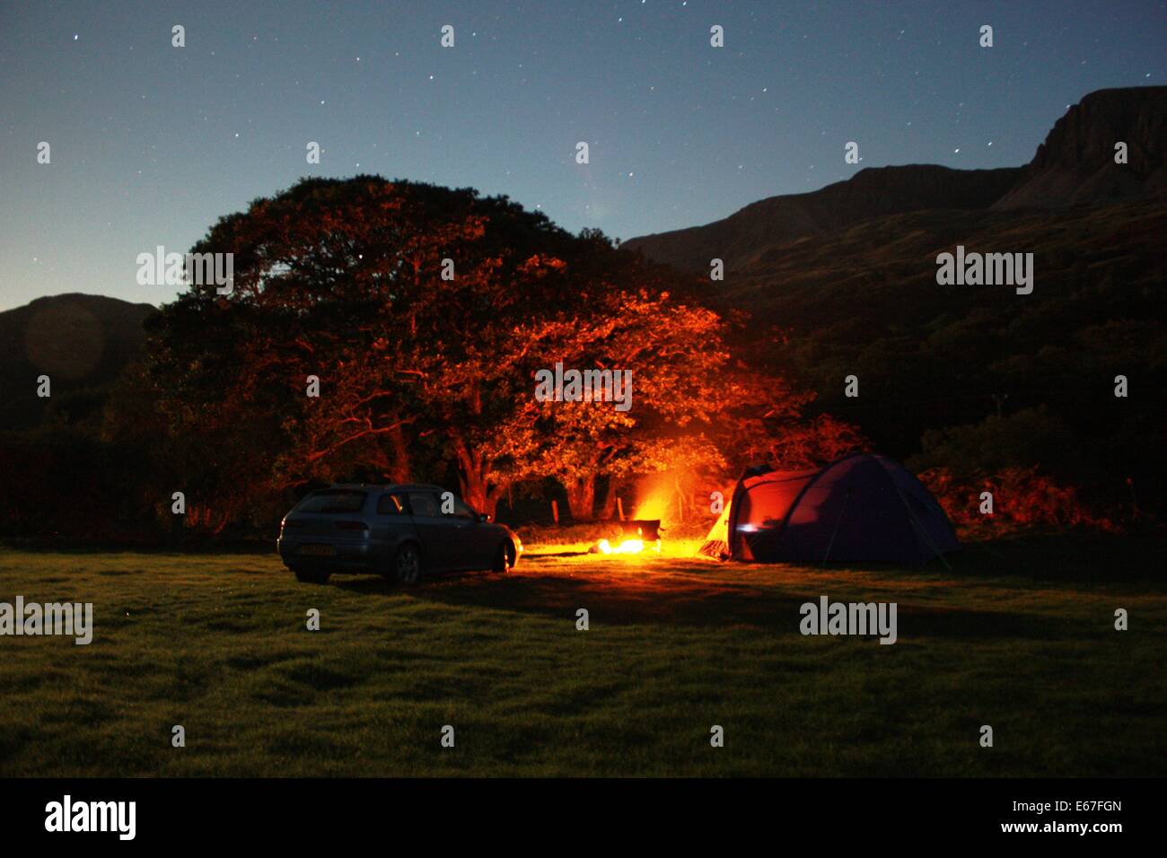 orange glow of a brightly burning camp fire at night Stock Photo - Alamy