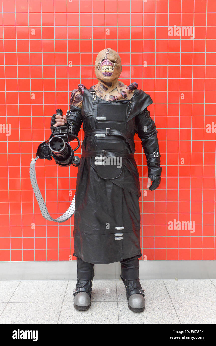 Sci fi costume convention hi-res stock photography and images - Alamy