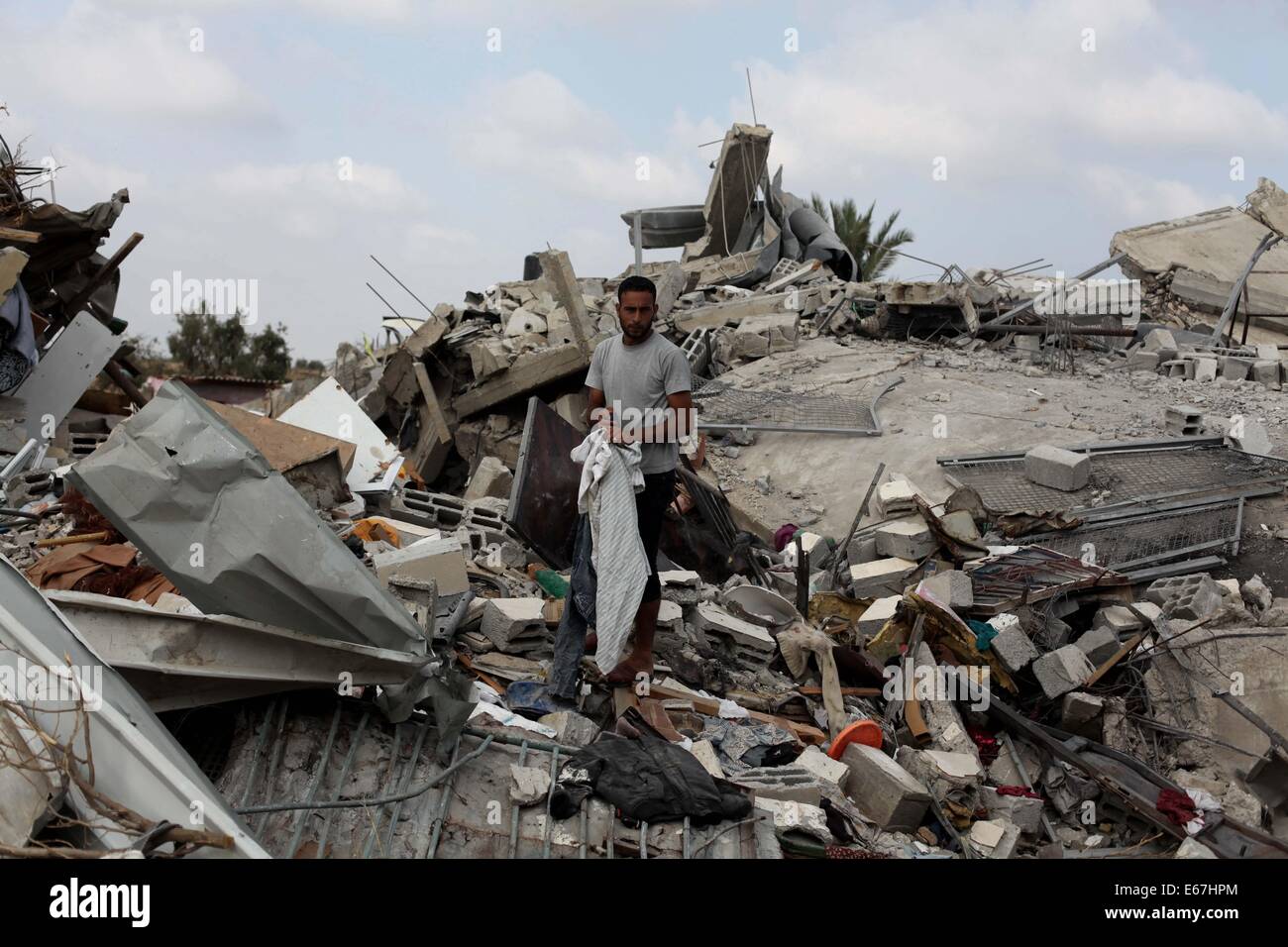 Gaza. 17th Aug, 2014. Johr El-Deek, Gaza Strip, Palestinian Territory ...