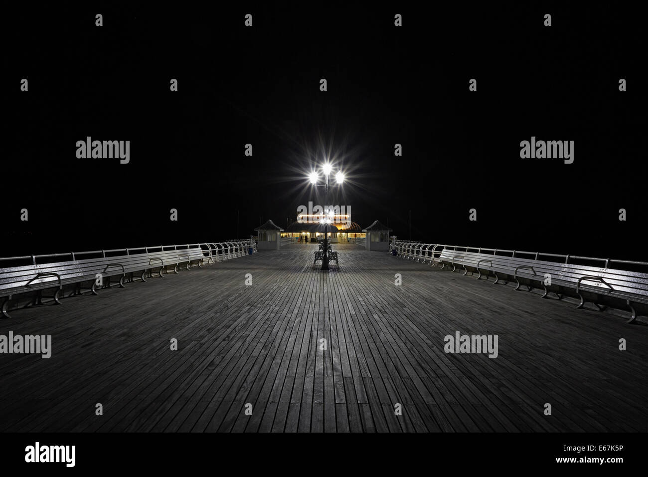 Cromer pier in North Norfolk at night Stock Photo - Alamy