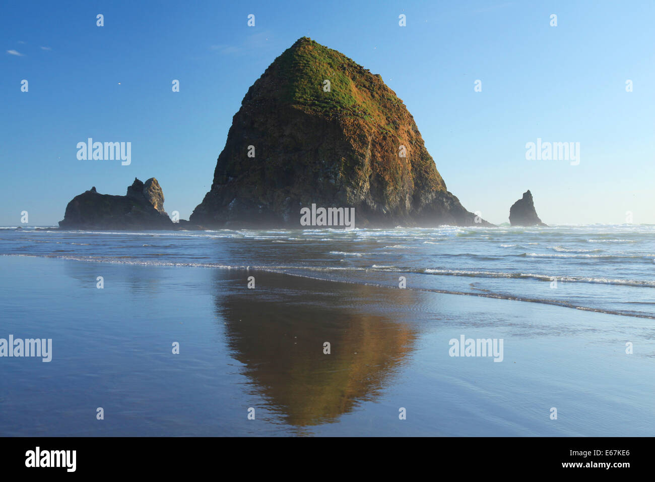 Cannon beach in oregon hi-res stock photography and images - Alamy