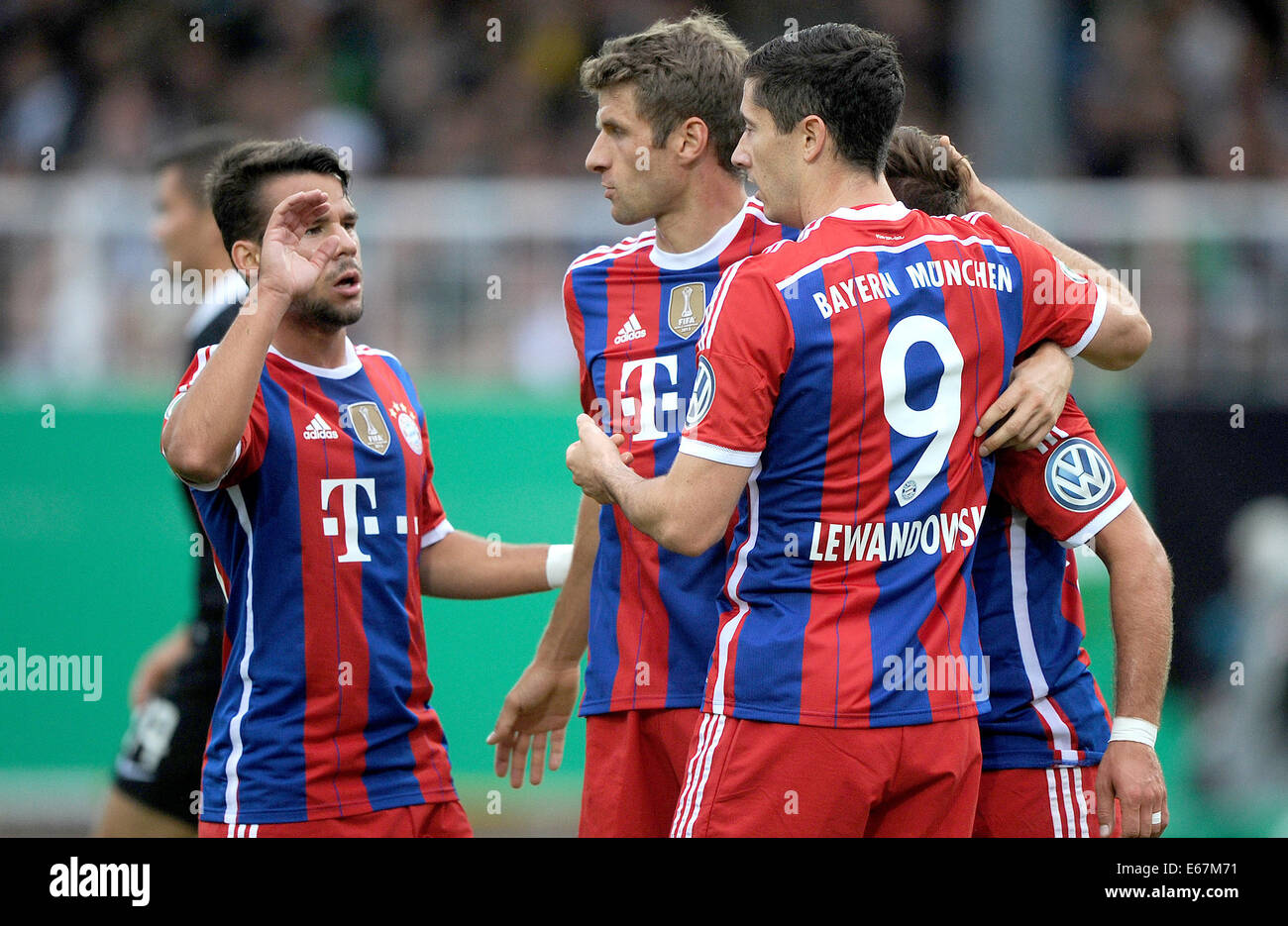 Munich's Juan Bernat (L-R), Munich's Thomas Mueller, Munich's Robert ...