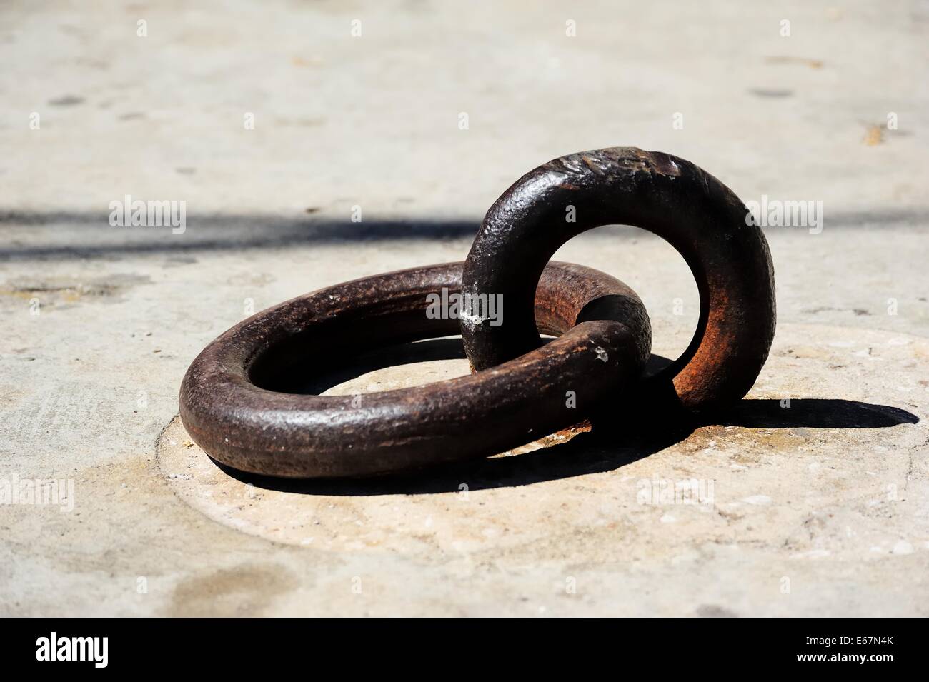 Mooring links hi-res stock photography and images - Alamy